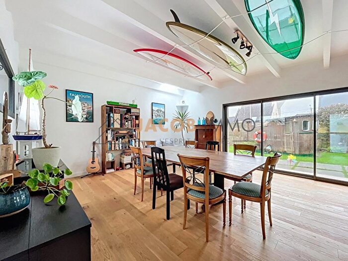 Maison à vendre - Lannilis - 8 pièces - 6 chambres