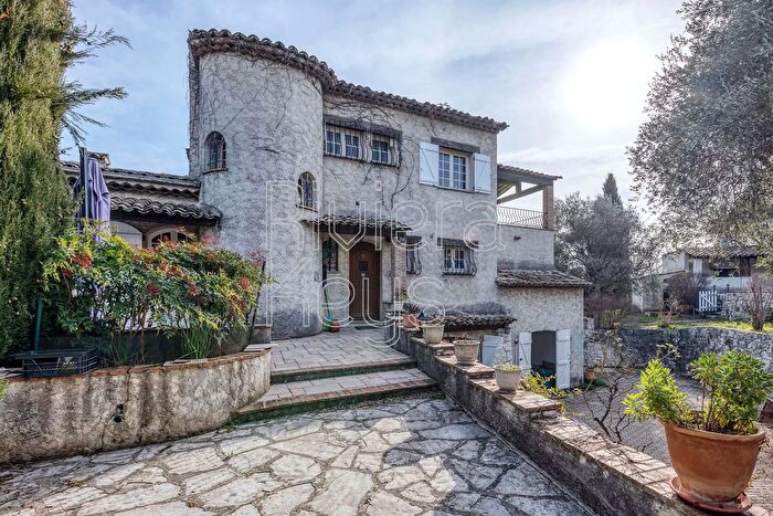 Maison à vendre - La Gaude - 7 pièces - 5 chambres