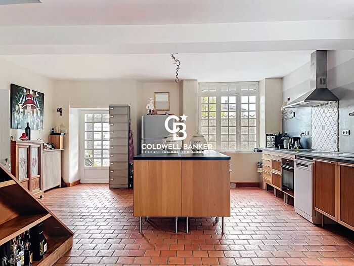 Maison à vendre - Cherves-Richemont - 7 pièces - 6 chambres