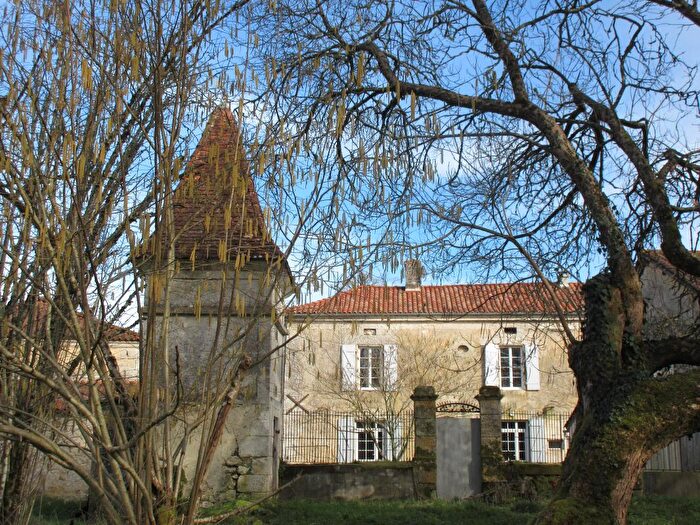 Maison à vendre - Saint-Julien-de-Bourdeilles - 7 pièces - 5 chambres