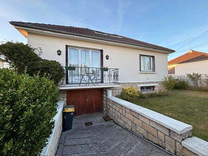 Ouest, Lamorlaye : Maison 4 pièces à louer