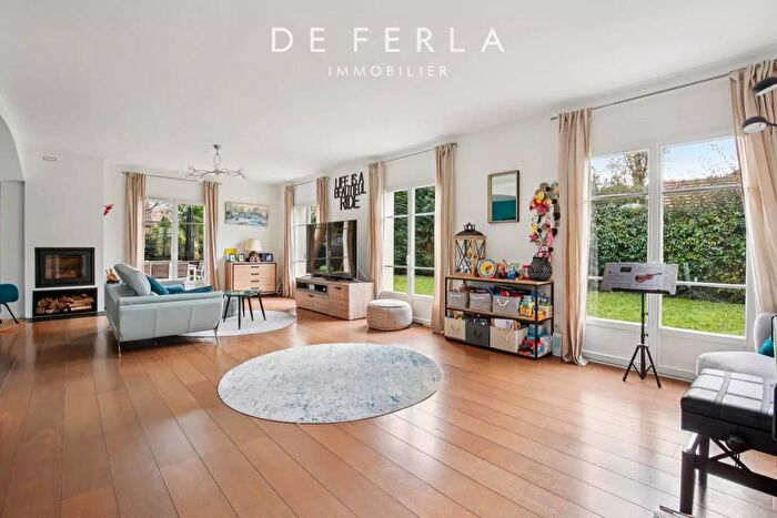 Maison à vendre - Chatou, Ouest - 8 pièces - 5 chambres