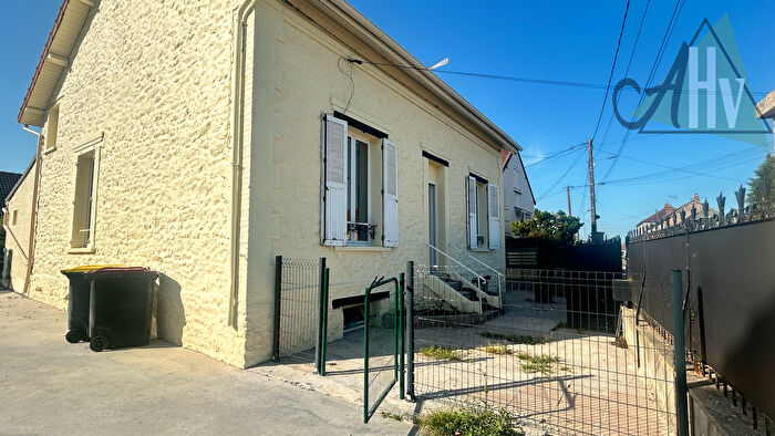 Saint-Hilliers : Maison 5 pièces à vendre