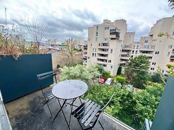Cité Pierre et Marie Curie, Ivry-sur-Seine : Appartement 1 pièce à louer
