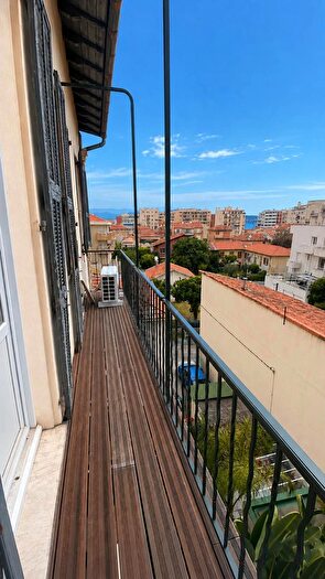 Appartement 2 pièces à louer à Nice, Californie, Carras
