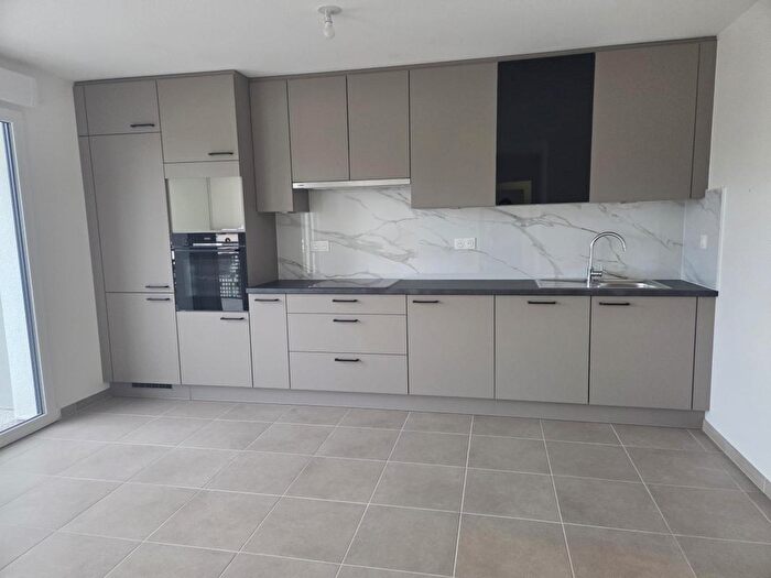 Appartement à louer - Saint-Louis - 4 pièces - 3 chambres