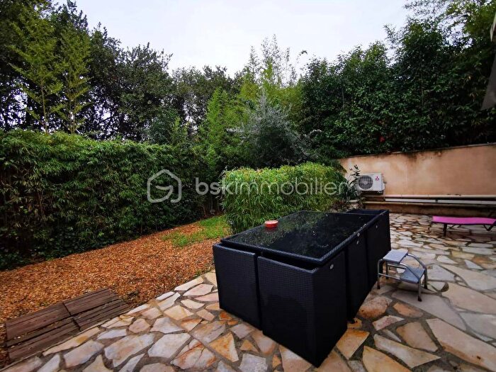 Appartement à louer - Brets-Barjaquets-Coussoul-Fouitades-Cabe, Rognac - 3 pièces - 2 chambres