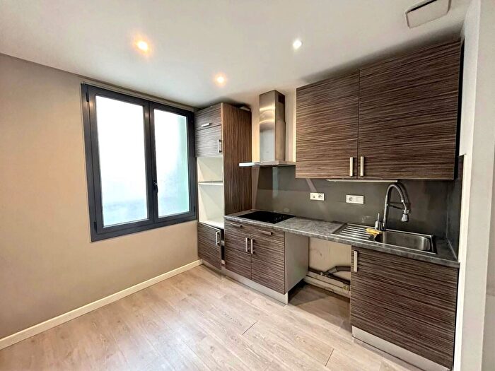 Appartement à louer - Castellane, Marseille ème arrondissement - 3 pièces