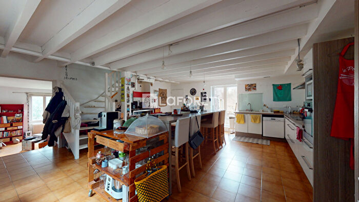 Maison à louer - Saint-Germain-au-Mont-dOr - 6 pièces - 4 chambres