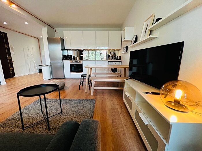 Appartement à louer - Charpennes-Tonkin, Villeurbanne - 4 pièces - 3 chambres