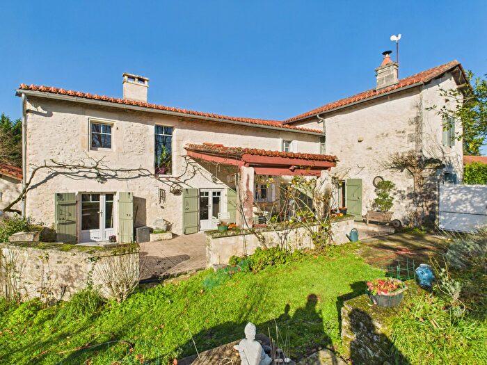 Maison à vendre - Verteillac - 7 pièces - 3 chambres