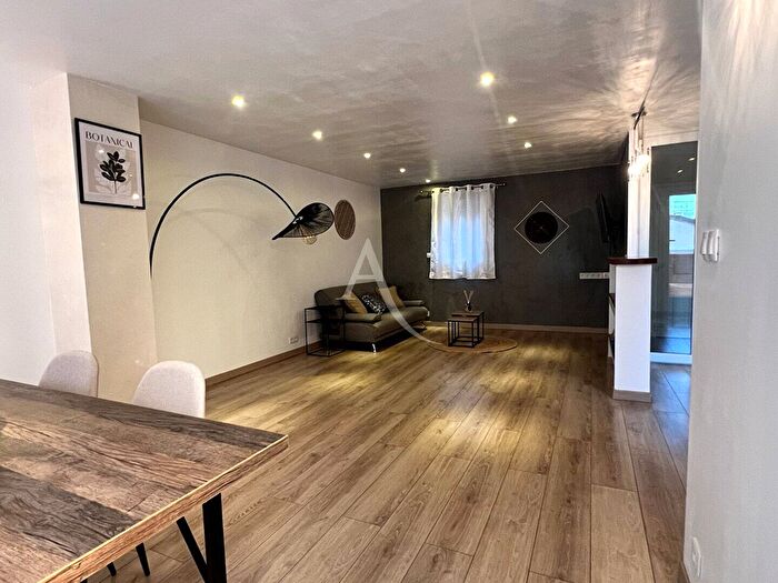 Appartement à louer - Croix-Sainte Coudouliere, Croix Sainte - 4 pièces - 2 chambres