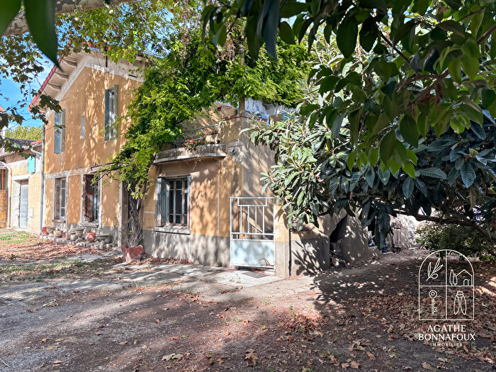 Tarascon, Centre-ville, Château, Condamine : Maison 8 pièces à vendre
