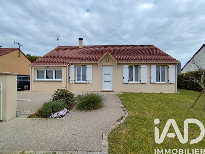 Maison à louer - Saint-Péravy-la-Colombe - 5 pièces - 3 chambres