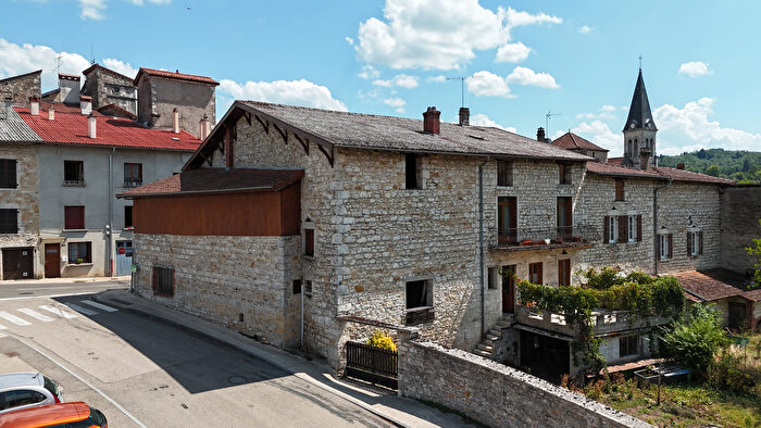 Poncin : Maison 9 pièces à vendre