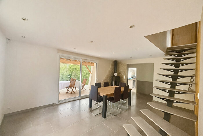 Maison à vendre - Salaise-sur-Sanne - 8 pièces - 5 chambres