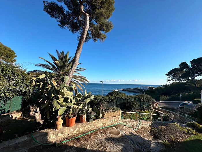 Maison à vendre - Antibes, Juan-les-Pins, Le Cap - 5 pièces - 4 chambres