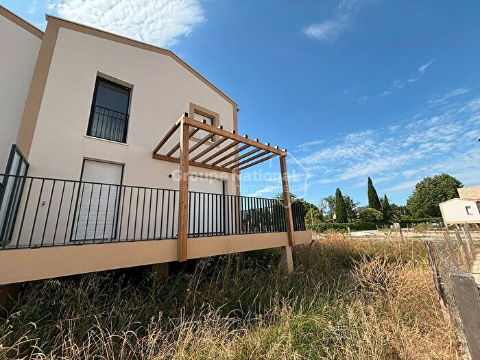 Saint-Étienne-du-Grès : Maison 4 pièces à louer