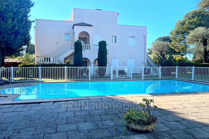 Appartement à vendre - Antibes, Antibes-les-Pins, Trianon, Le Fournel, Peyregoue - 3 pièces - 2 chambres