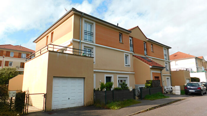 Appartement à louer - Neuves-Maisons - 4 pièces - 3 chambres