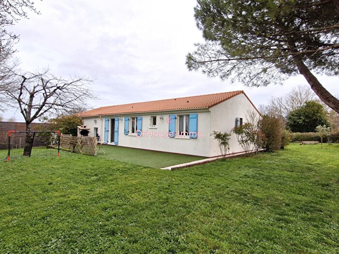 Maison à vendre - Saint-Martin-de-Bernegoue - 4 pièces - 3 chambres