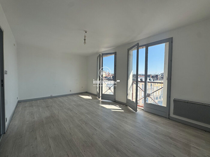 Limoges, Centre-ville, Hôtel de Ville, Emailleurs : Appartement 1 pièce à louer