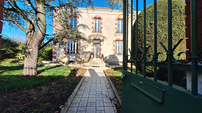 Maison à vendre - Saint-Fraigne - 6 pièces - 3 chambres