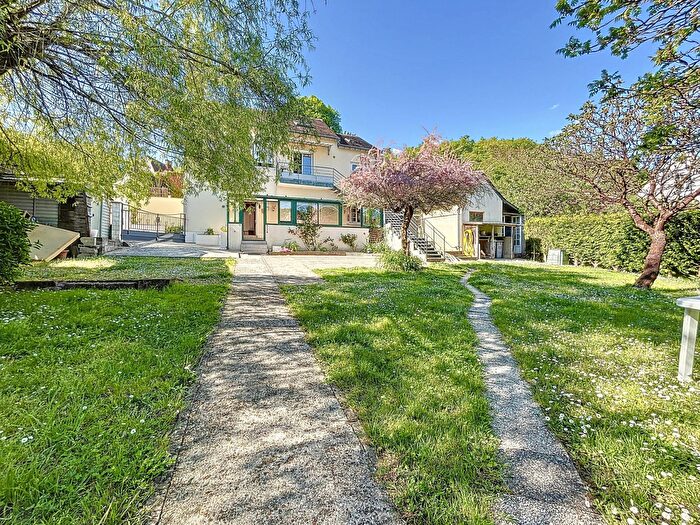 Maison à vendre - Saint-Étienne-de-Chigny - 8 pièces - 4 chambres