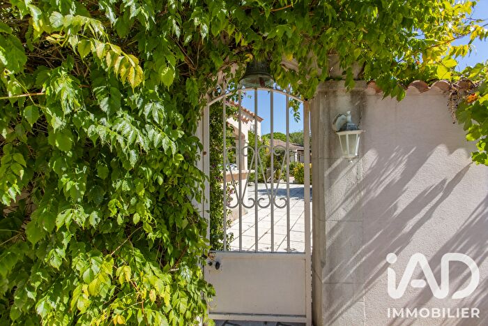 Maison 11 pièces à Arles, Pont de Crau, Moulès, à vendre