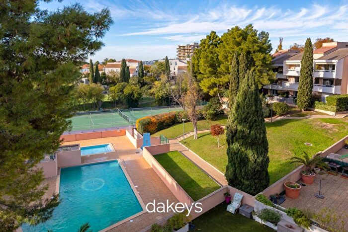 Appartement à louer - Mazargues, Marseille ème - 5 pièces - 5 chambres