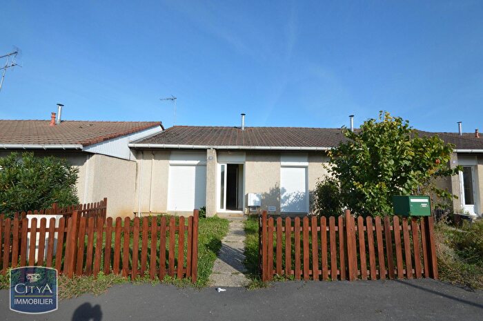 Maison 4 pièces à Saint-Pierre-Montlimart, à louer