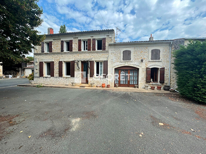 Maison à vendre - Burie - 5 pièces - 4 chambres