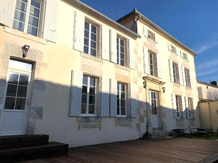 Maison à vendre - Louzac-Saint-André - 5 pièces - 4 chambres