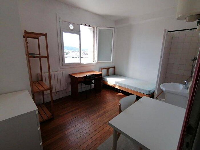 Championnet-Caserne de Bonne, Grenoble : Appartement 1 pièce à louer