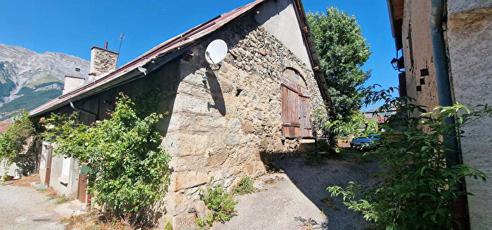 Maison 4 pièces à Chauffayer, à vendre