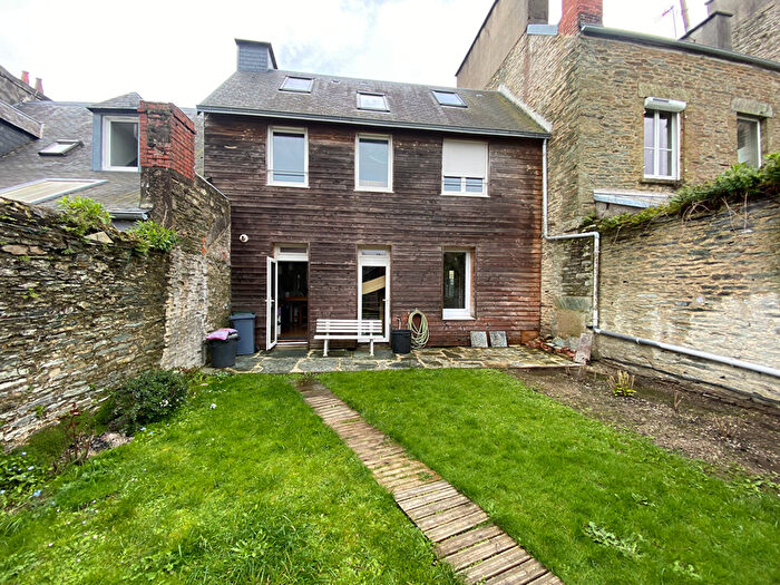 Équeurdreville-Hainneville, Centre-ville : Maison 6 pièces à louer