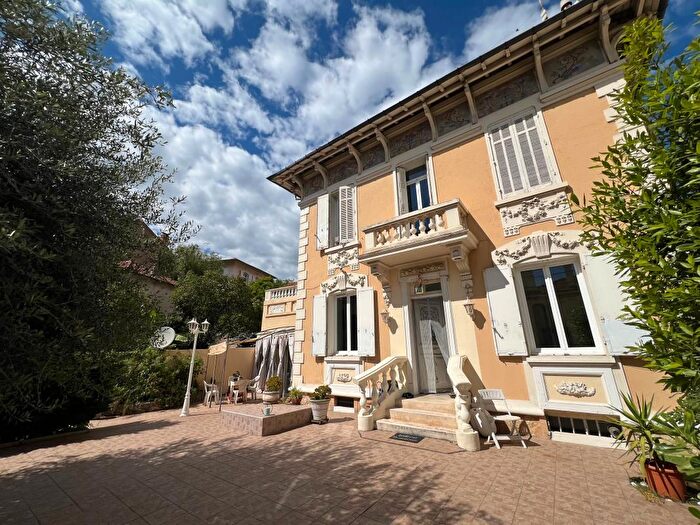 Maison à vendre - Cannes, Petit Juas - 9 pièces - 8 chambres