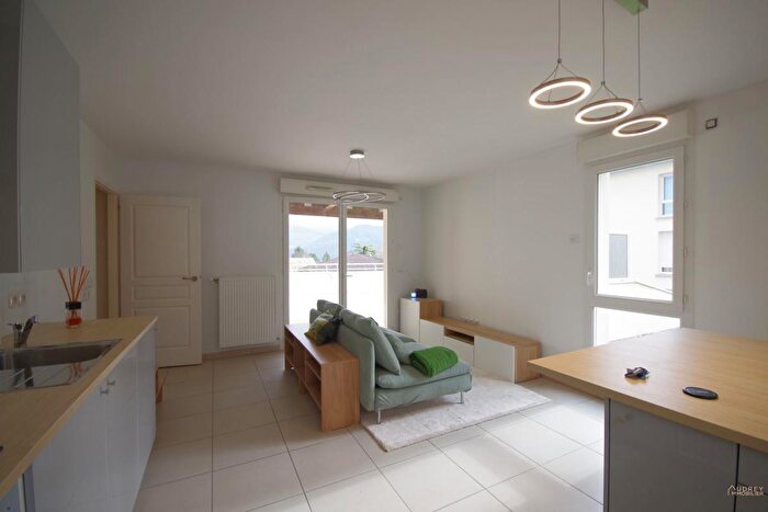 Appartement à vendre - Saint-Ismier - 3 pièces - 2 chambres