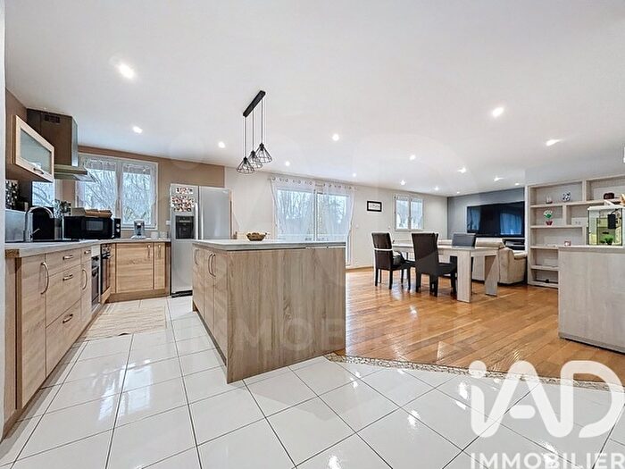 Appartement à vendre - Pontault-Combault, Centre commercial - 4 pièces