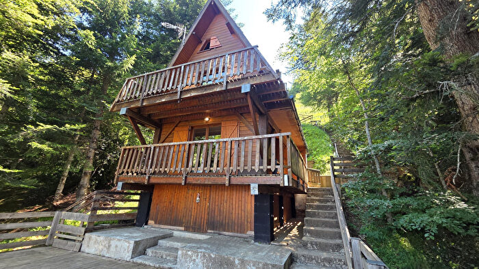 Maison 4 pièces à Ustou, à vendre