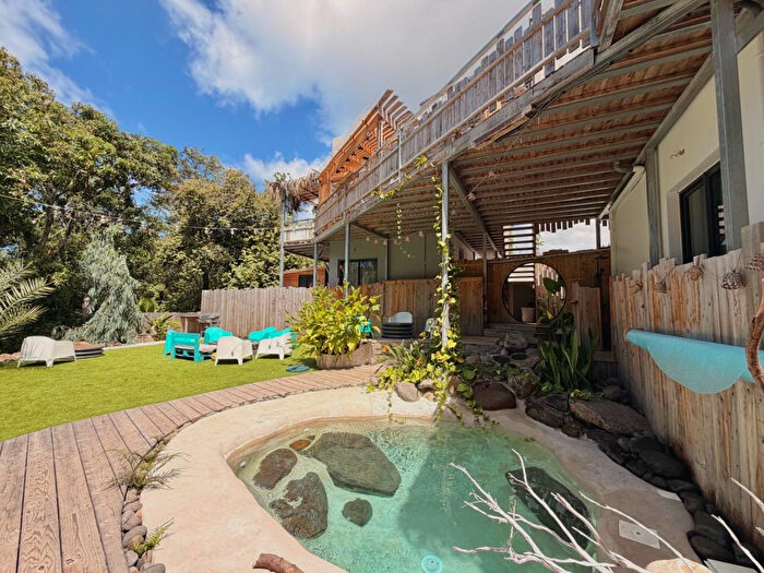 Maison à vendre - Létang-Salé, Centre-ville, Ravine Sheunon - 8 pièces - 7 chambres