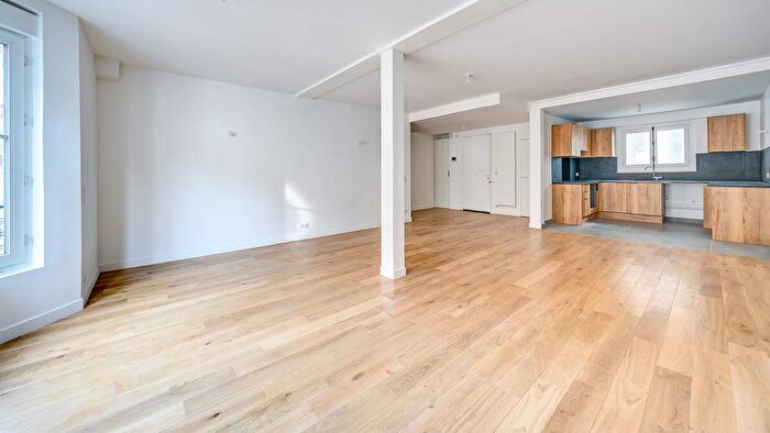 Appartement à louer - Saint Philippe du Roule, Paris ème arrondissement - 3 pièces - 2 chambres