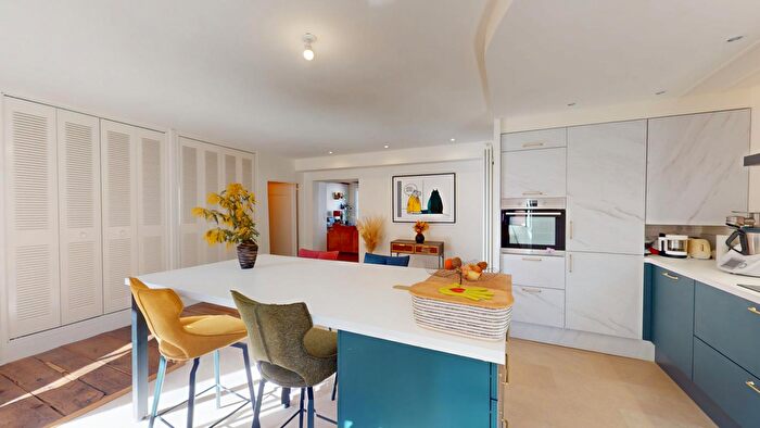 Appartement à vendre - Rodez, Centre historique, Vieux-Rodez - 4 pièces - 3 chambres