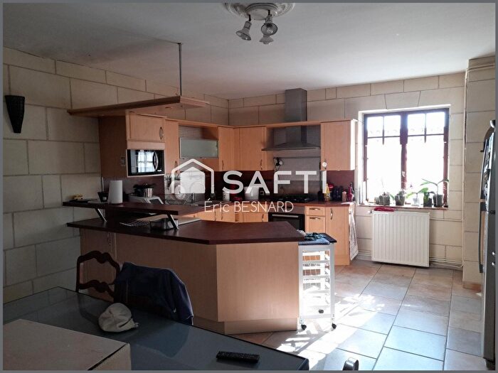 Maison à vendre - Angliers - 8 pièces - 5 chambres