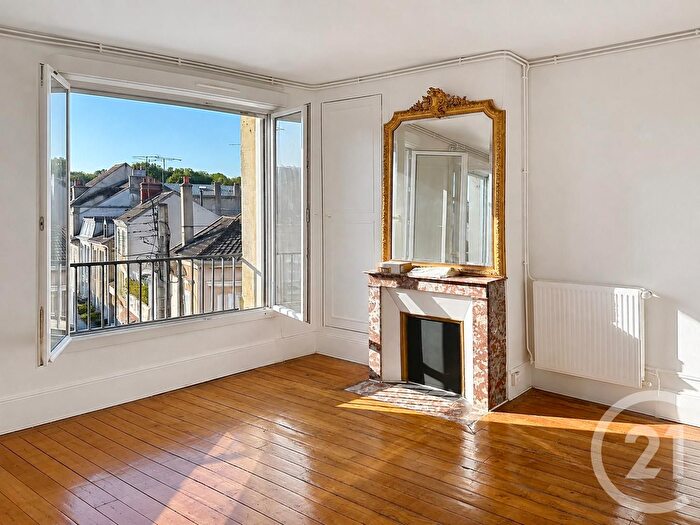 Montereau-Fault-Yonne, Ville basse : Appartement 3 pièces à louer