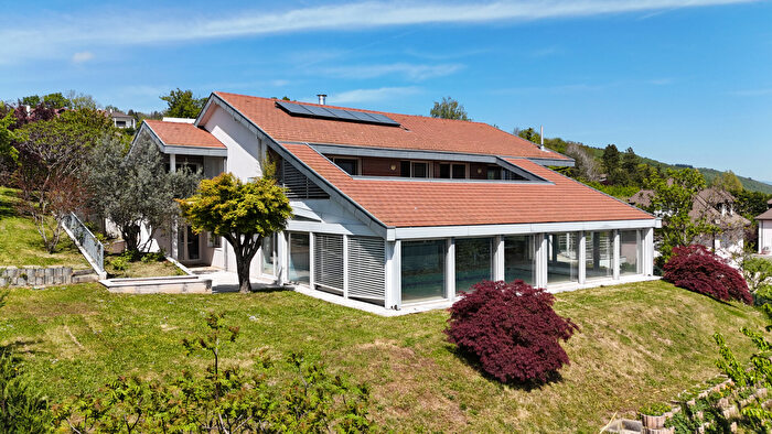 Grilly : Maison 15 pièces à vendre