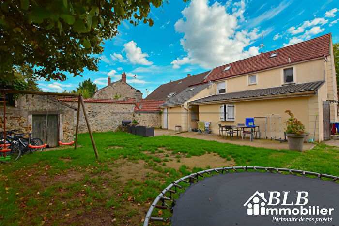 Maison à vendre - Les Essarts-le-Roi - 14 pièces - 9 chambres