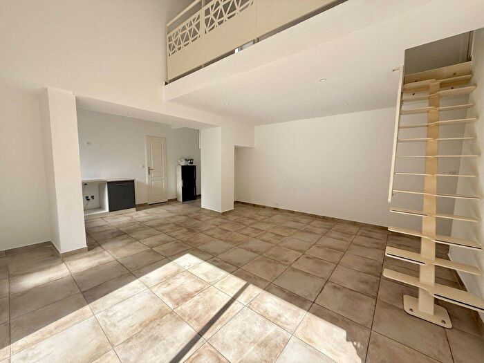 Maison à louer - Nîmes - 3 pièces - 2 chambres