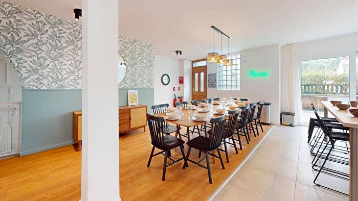 Appartement à louer - Glatz-Miviere, Bois-Colombes - 1 pièce - 12 chambres