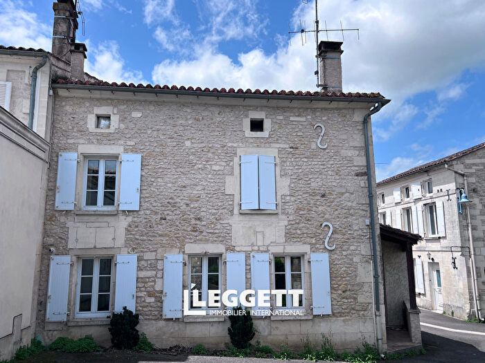 Bourg-Charente : Maison 3 pièces à vendre